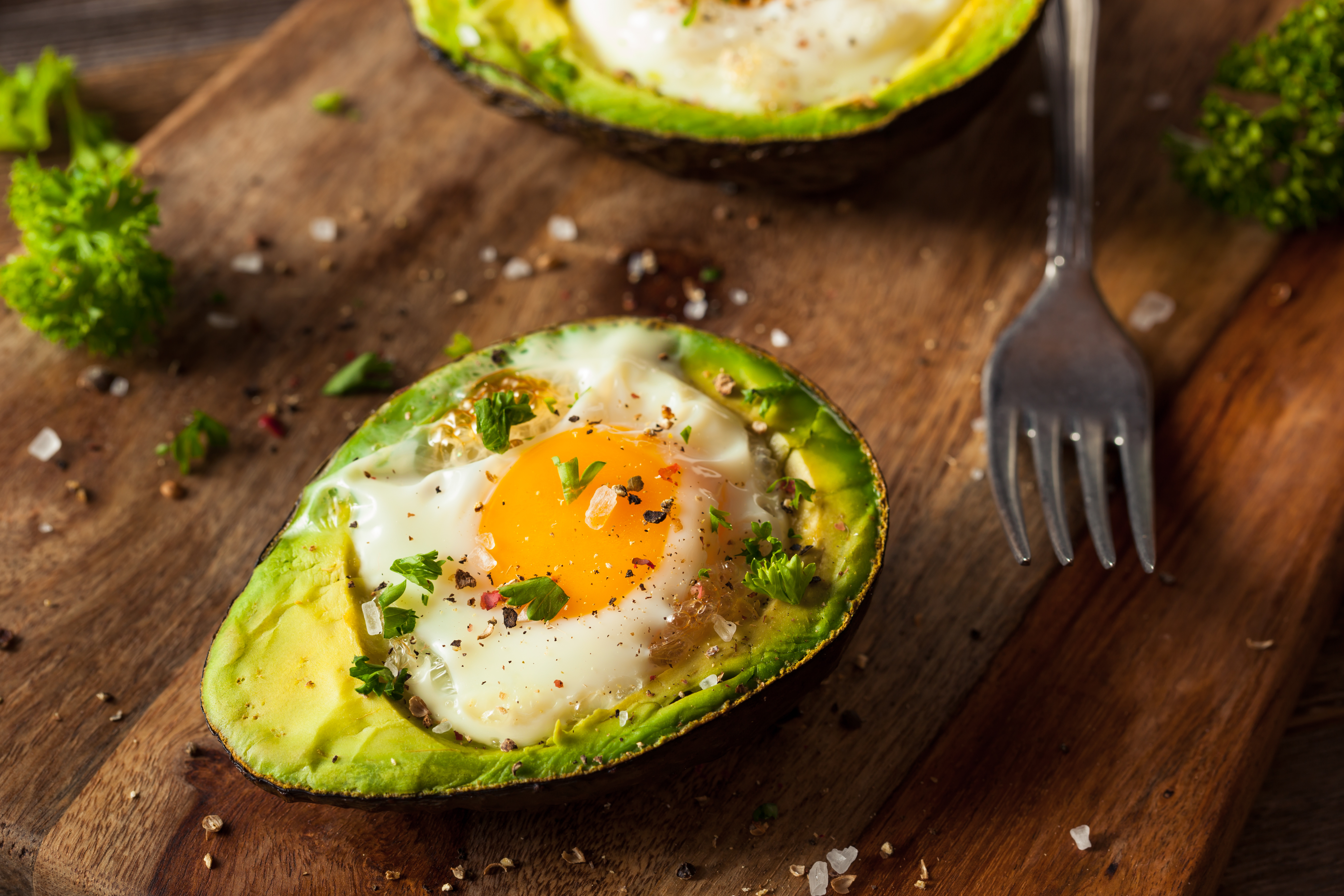Avocado Baked Eggs with Pico De Gallo - workmateseat